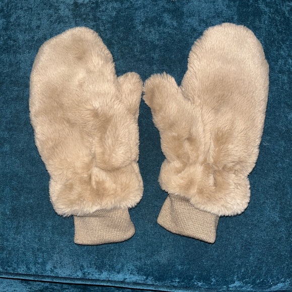 Express | Accessories | Fluffy Mittens | Poshmark
